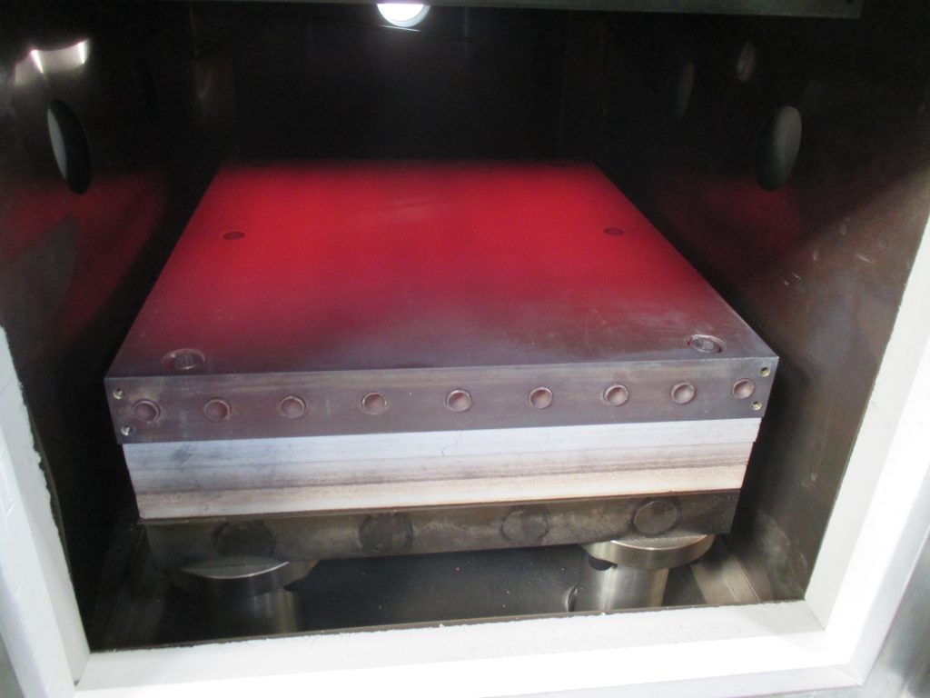 800℃ High Temperature Hot Molding Machine | 油圧プレス製造メーカー・修理〜岩城工業